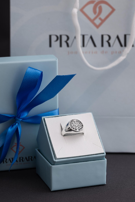 Paleta de cinza e branco ganha destaque na campanha de Dia dos Pais da Prata Rara :: Blog ...